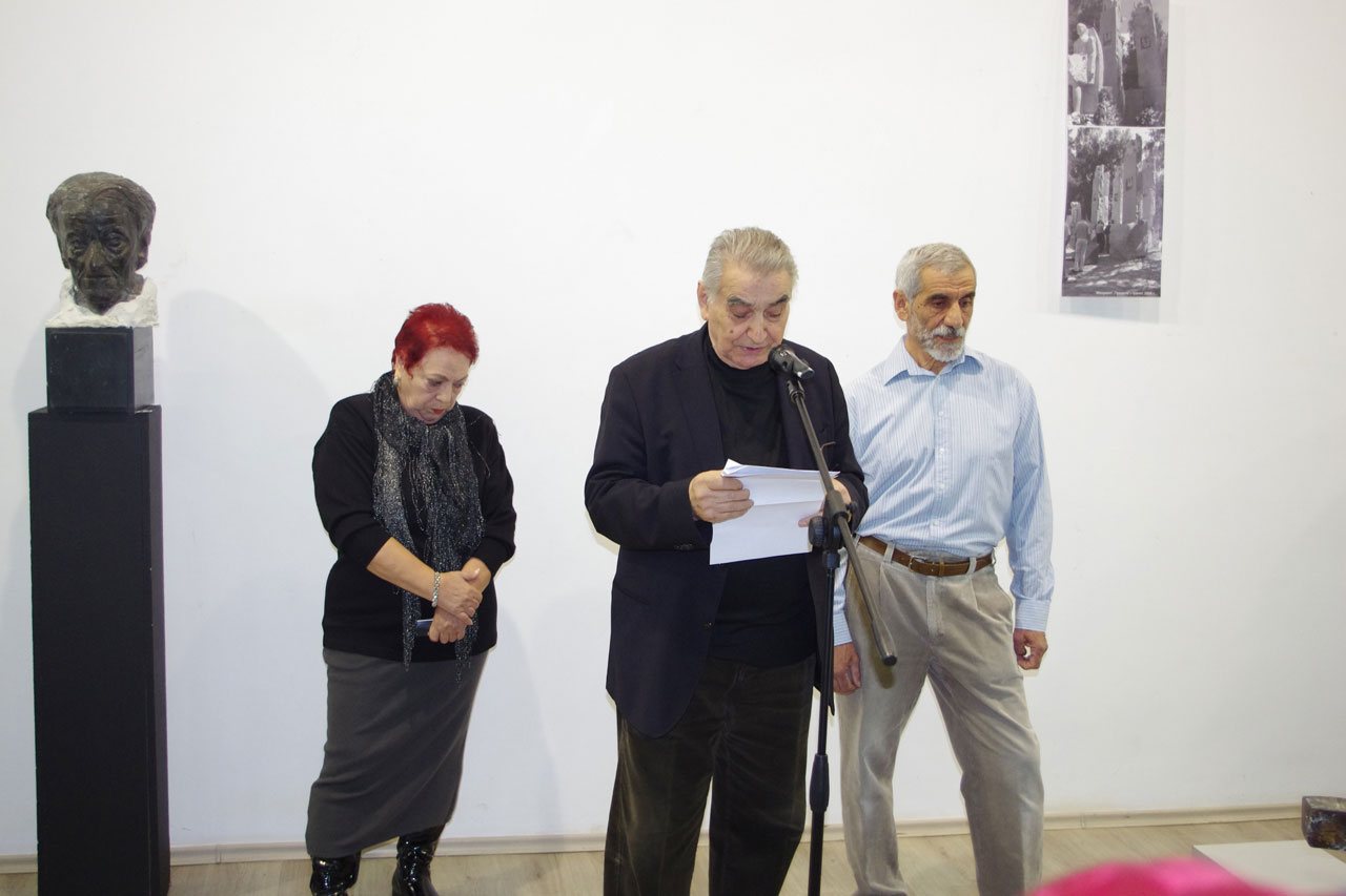 Акад. Светлин Русев: Изложбата на Емил Попов е духовен подарък за ...